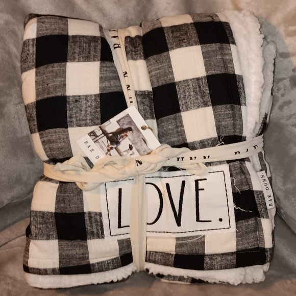 Rae Dunn | Bedding | Rae Dunn Love Black White Plaid Sherpa Throw ...